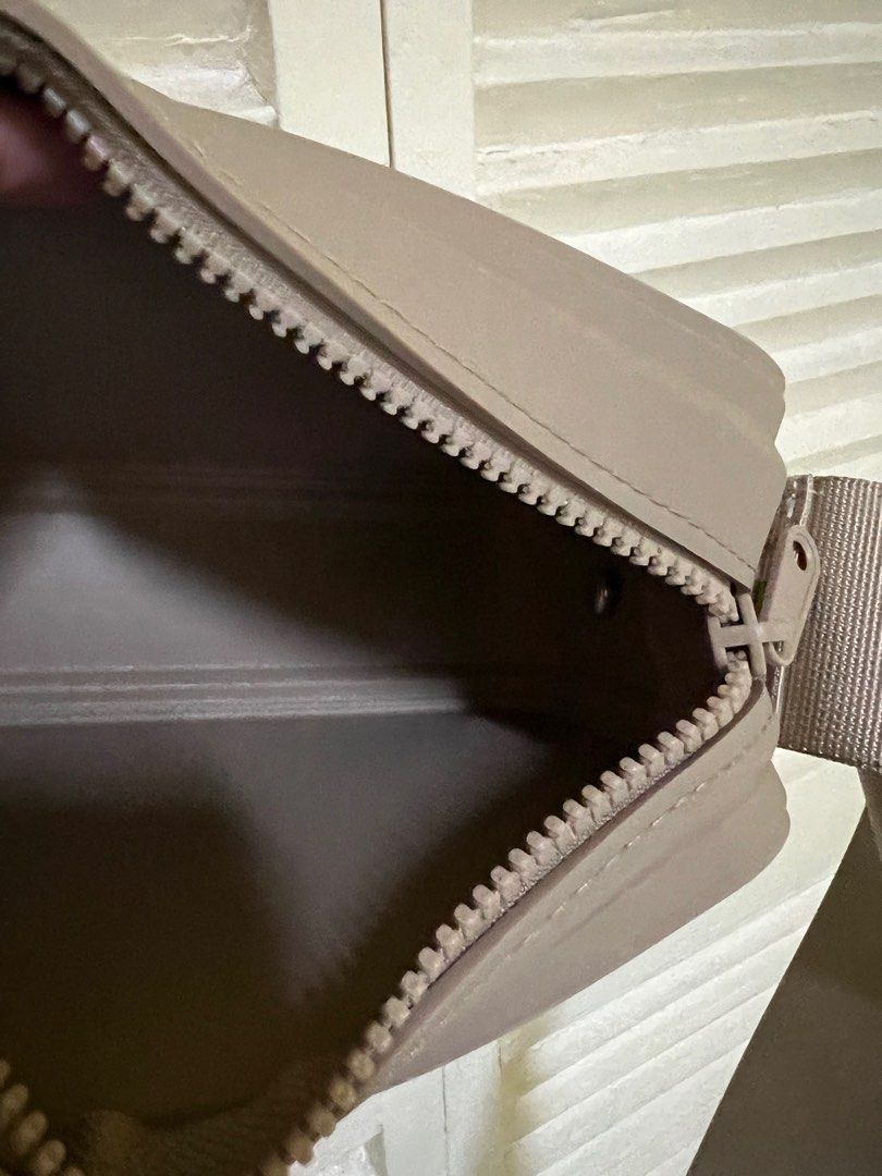 Viajecito Dupe Crossbody Silicone Bag, Women's Fashion, Bags & Wallets ...