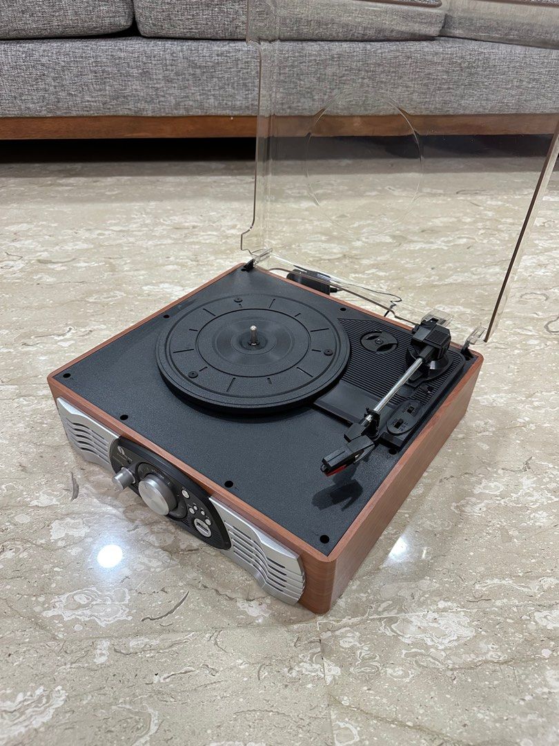 Vinyl record player turntable, Hobbies & Toys, Music & Media, Music ...