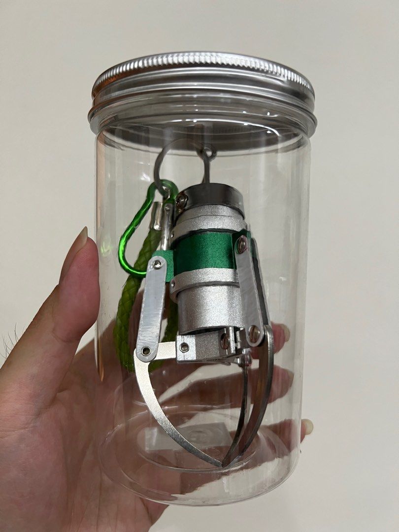 WTS Claw Machine Claw Replica with Carabina, Hobbies & Toys, Toys ...