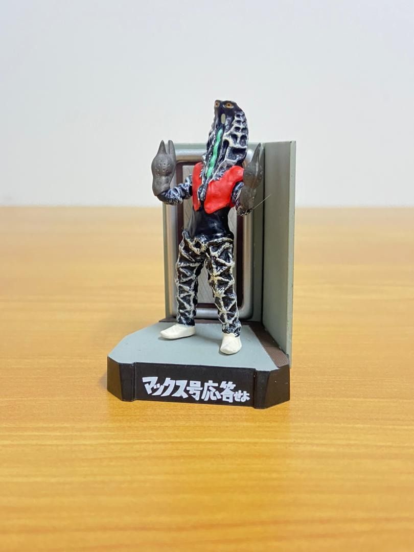 Alien Godola Ultraman Character *T02994*, Hobbies & Toys, Toys & Games ...