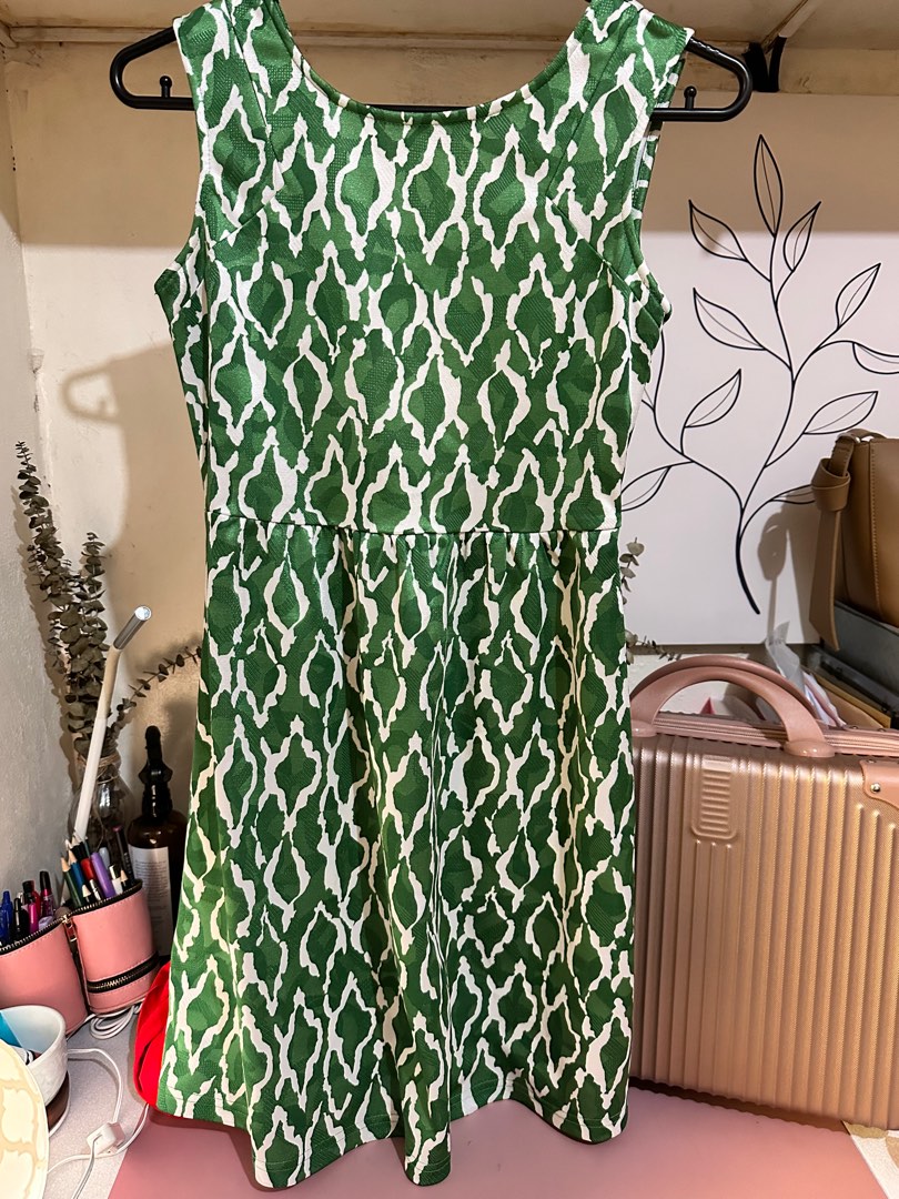 CLN Sleeveless with Back accent Green, Women's Fashion, Dresses & Sets ...