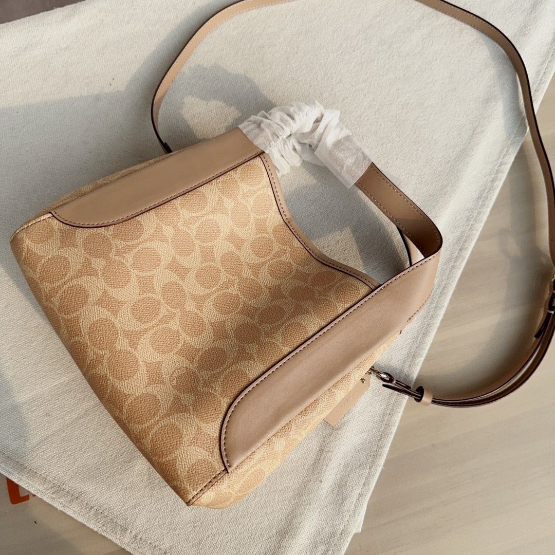 Coach Hadley Hobo Signature White Crossbody Bag, Women's Fashion, Bags ...