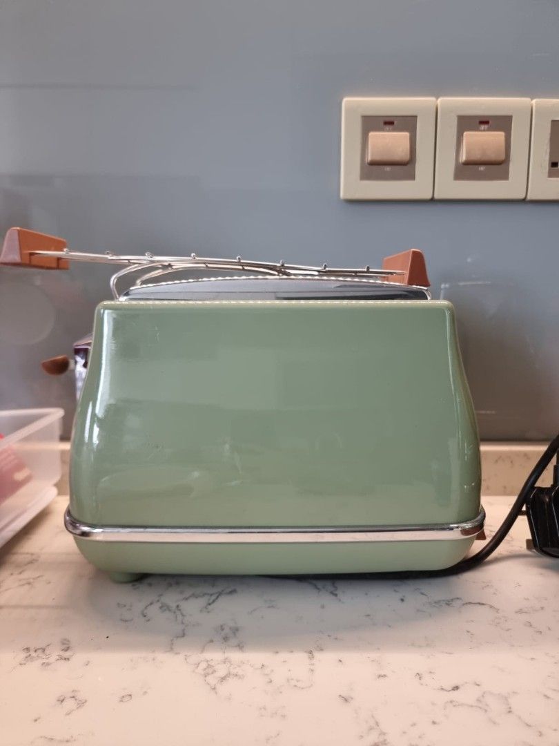 Delonghi toaster very cute color, TV & Home Appliances, Kitchen ...