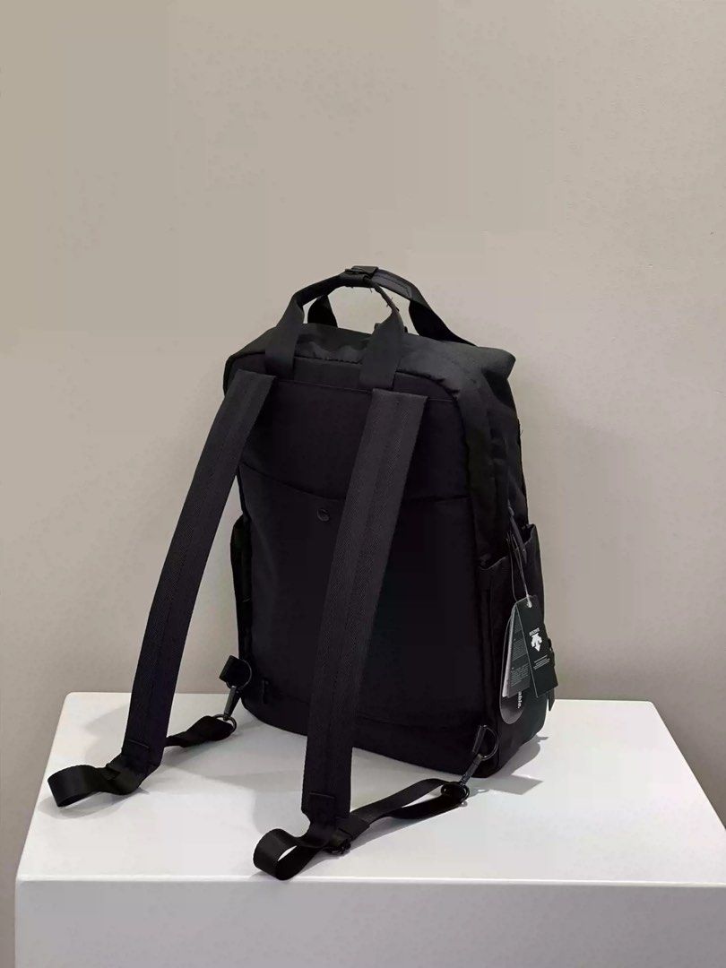 Descente Athletic Backpack, Men's Fashion, Bags, Backpacks on Carousell