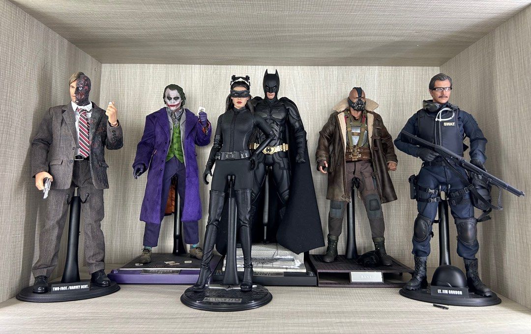 Hot Toys 1/6th Scale Batman, Commissioner Gordon, Selina Kyle Catwoman ...