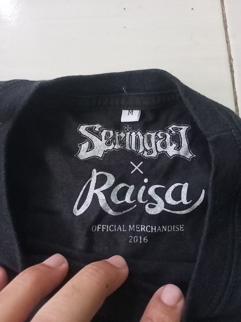 Jual Kaos Raisa x Seringai, Fesyen Wanita, Pakaian Wanita, Atasan di ... Jual Kaos Raisa x Seringai, Fesyen Wanita, Pakaian Wanita, Atasan di ...