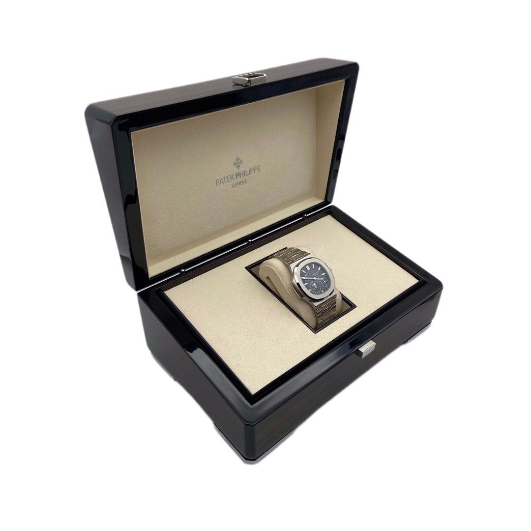 Patek Philippe Nautilus PP 5712/1A-001 5712 5712/1A, Luxury, Watches on ...