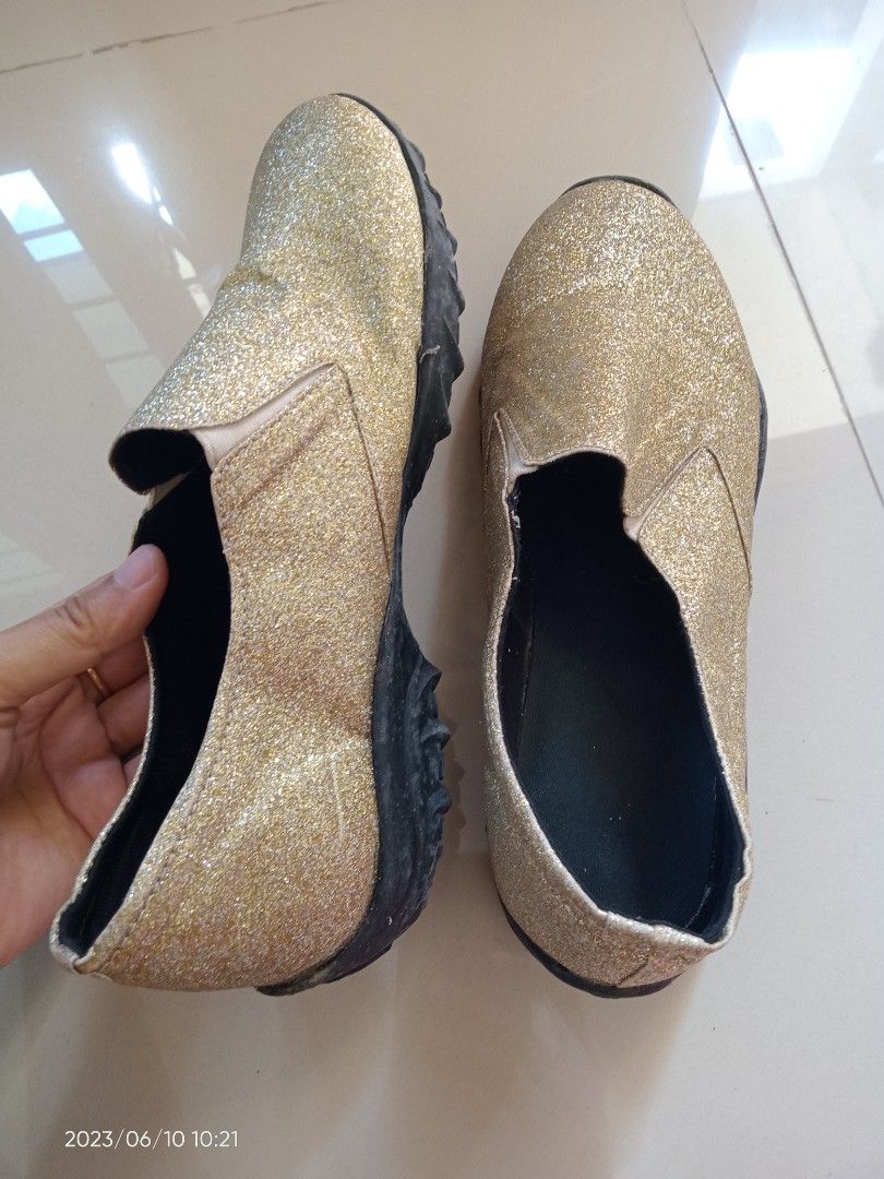Sepatu ukuran 37, Fesyen Wanita, Sepatu di Carousell