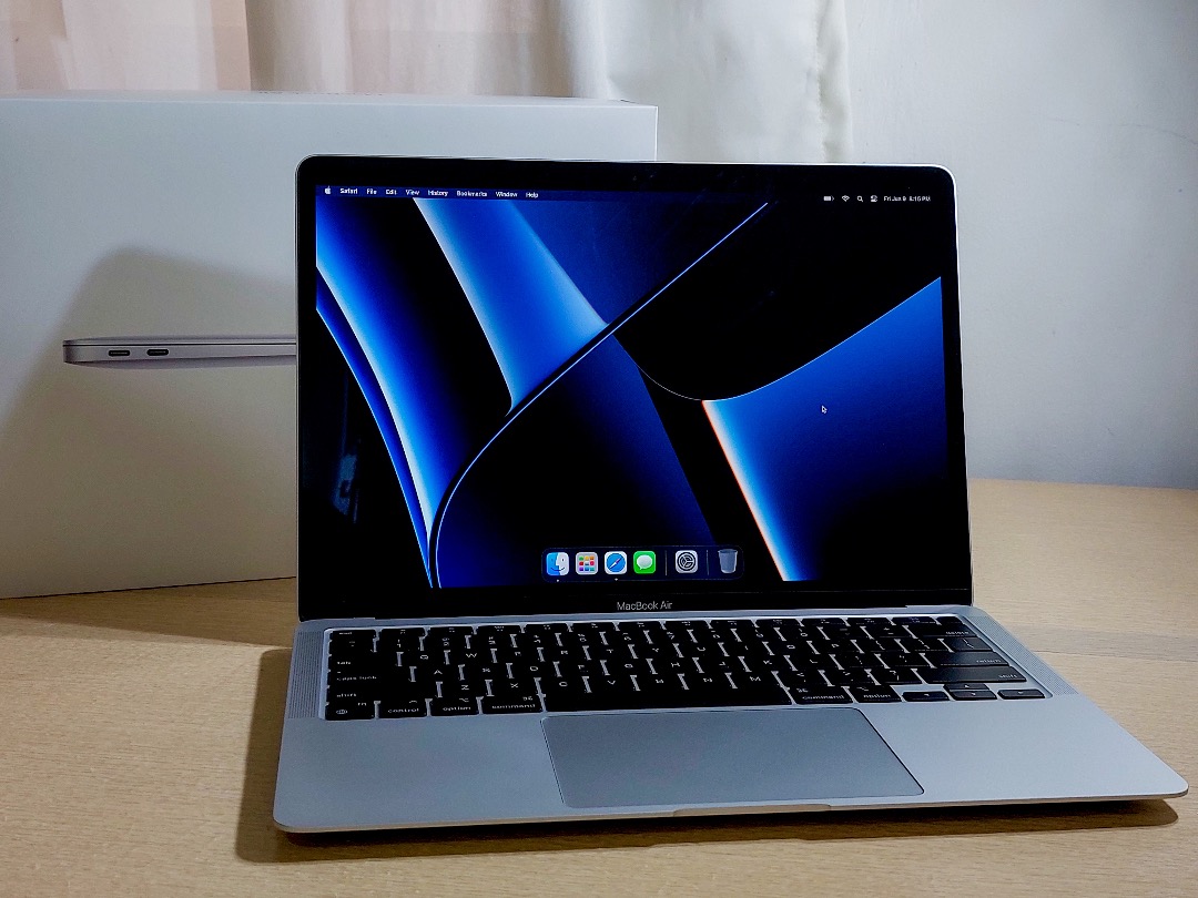 Silver MacBook Air (M1, 2020) - 8 GB Memory, 256GB SSD on Carousell