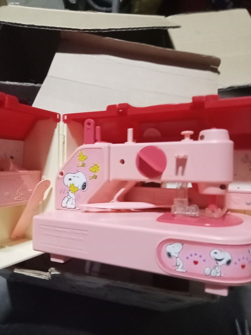 Snoopy vintage sewing machine with stencils complete, Hobbies & Toys ...