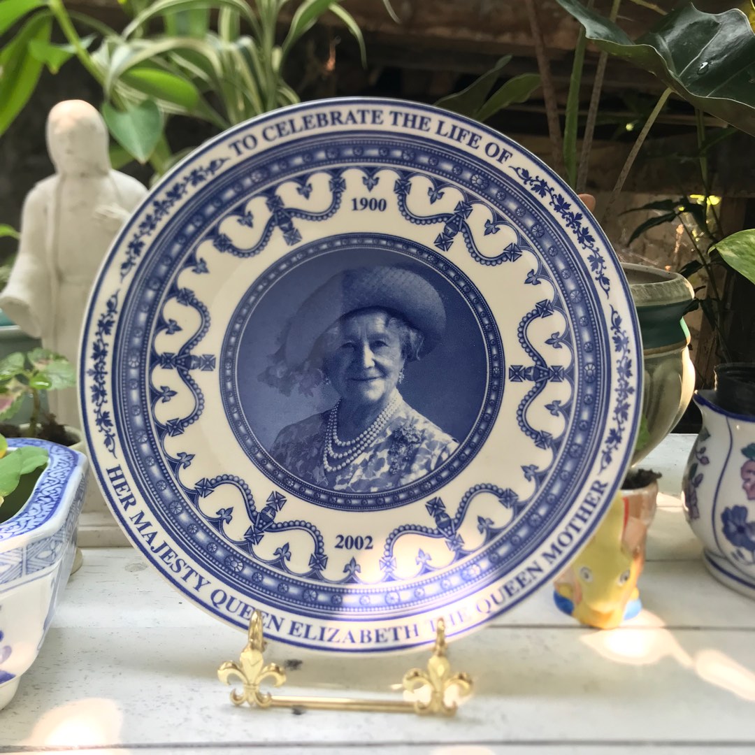 Wedgewood Commemorative plate - To celebrate the life of her majesty ...