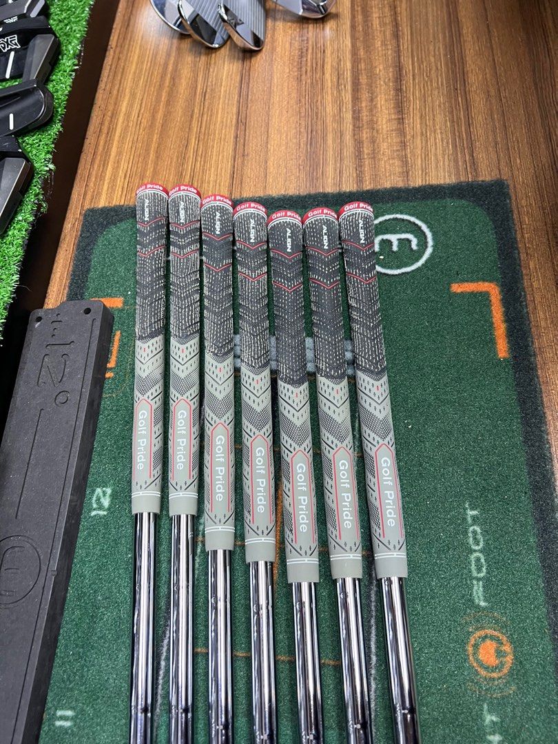 Titleist CNCPT-01 Iron Set (5-PW+48deg Wedge) (7 Pieces) [With True ...