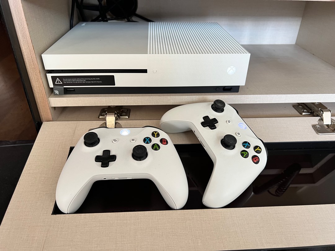 Xbox One [1 TB], Video Gaming, Video Game Consoles, Xbox on Carousell