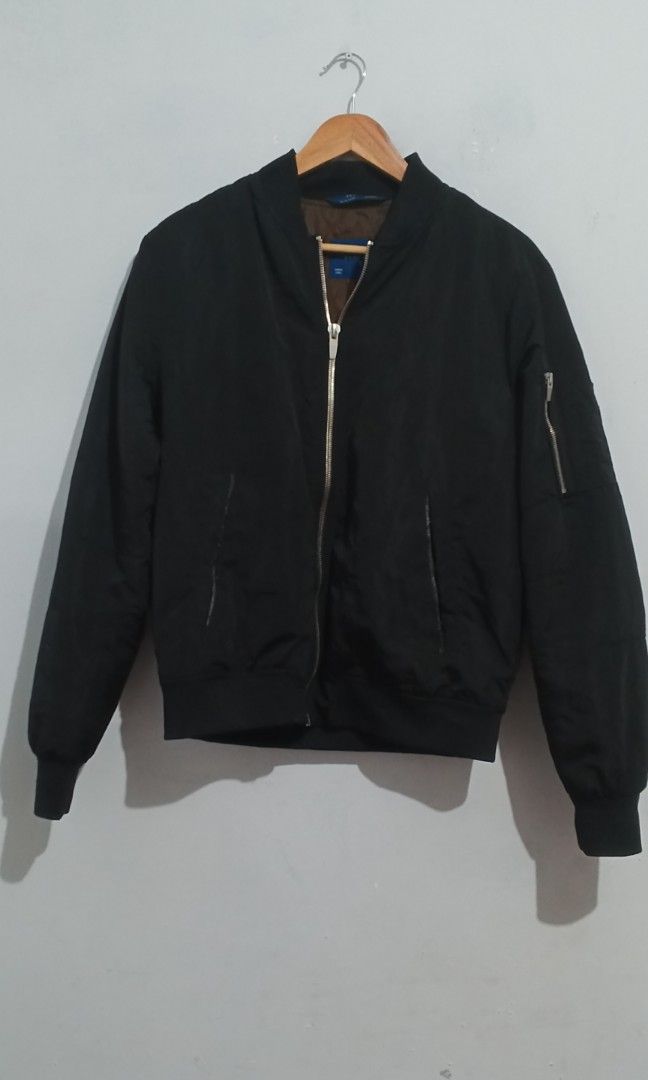 ZARA man Quilted (inner part) bomber jacket on Carousell