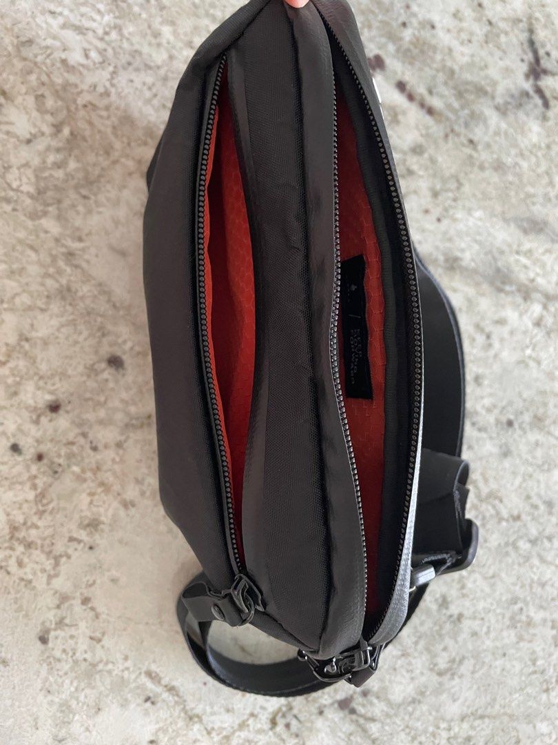 Alpaka Elements Tech Case Mini, Men's Fashion, Bags, Sling Bags on Carousell