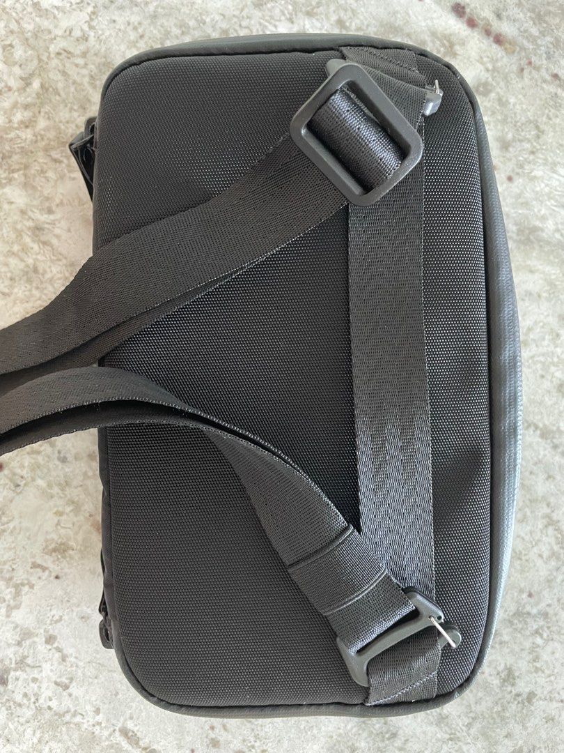 Alpaka Elements Tech Case Mini, Men's Fashion, Bags, Sling Bags on Carousell