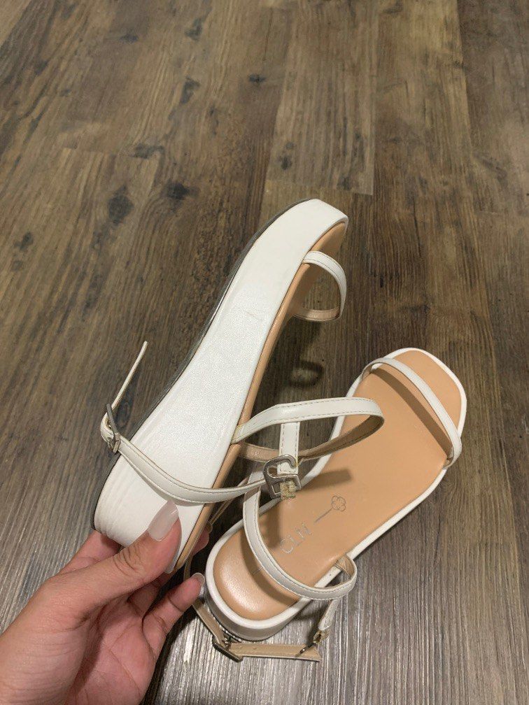 CLN Sandal, Women's Fashion, Footwear, Flats & Sandals on Carousell