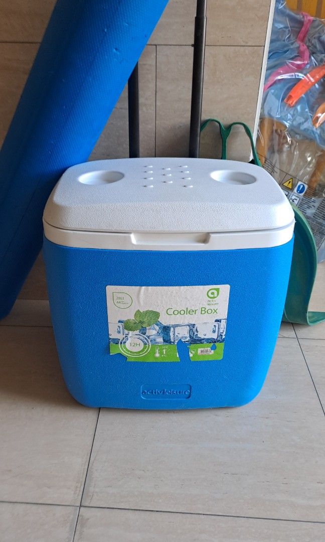 Cooler box 27 litter coleman with wheels and handle, Sports Equipment ...