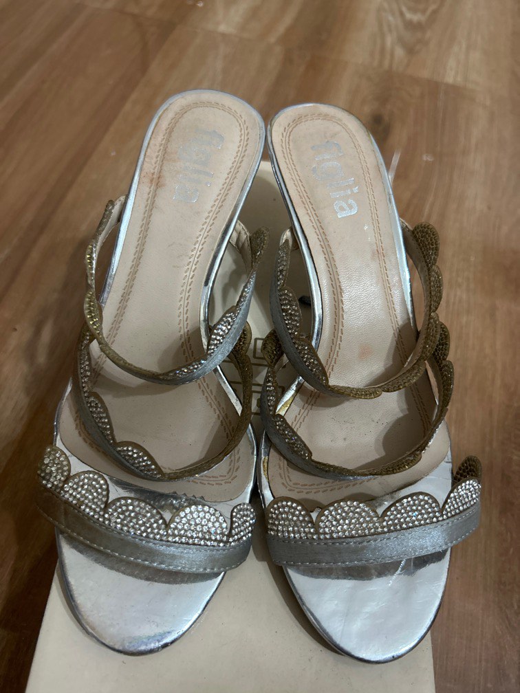 Figlia silver heels on Carousell