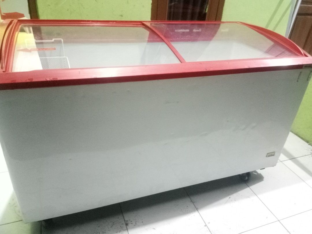 Freezer Kaca Bekas Es Krim, Elektronik, Lainnya di Carousell