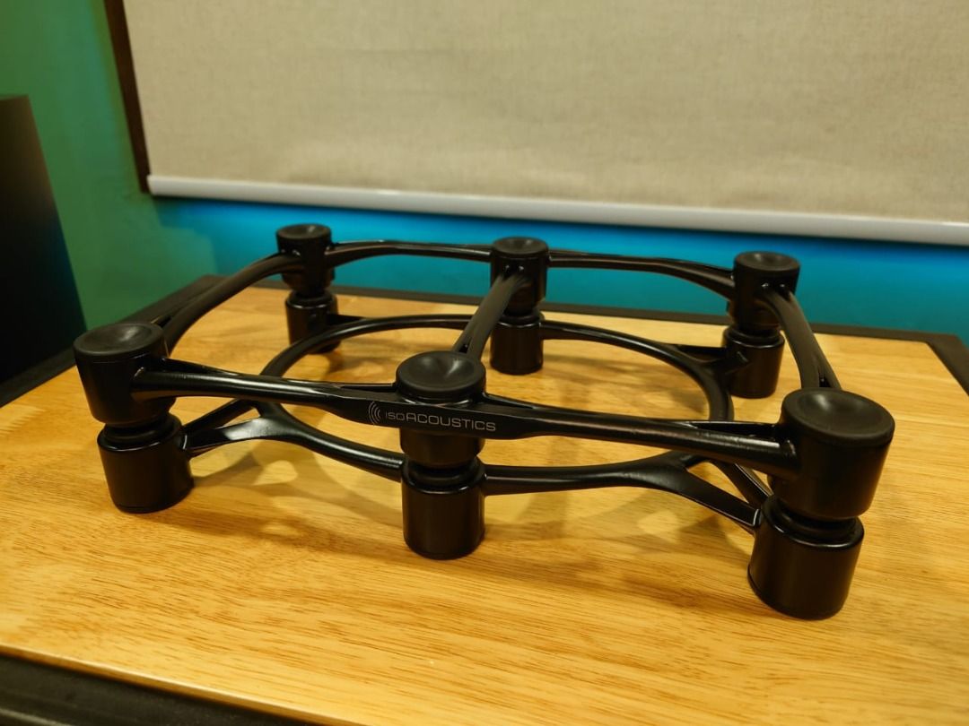 IsoAcoustics Aperta 300 Center Speaker Sculpted Aluminium Isolation ...