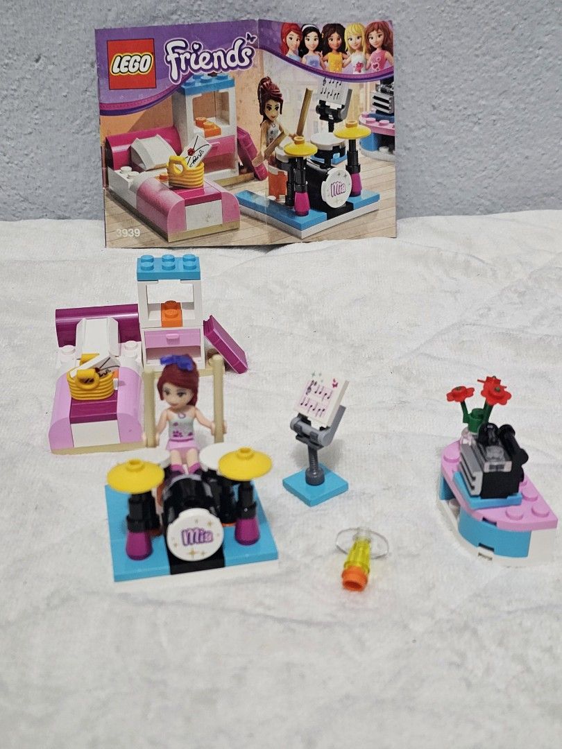 LEGO Friends 3939 Mia's Bedroom on Carousell