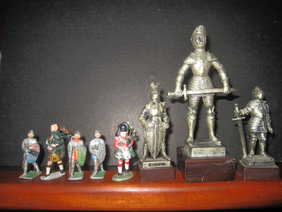Lot of 8 Vintage Lead Figures & Knights 1950's & 60's UK & Italy on ...