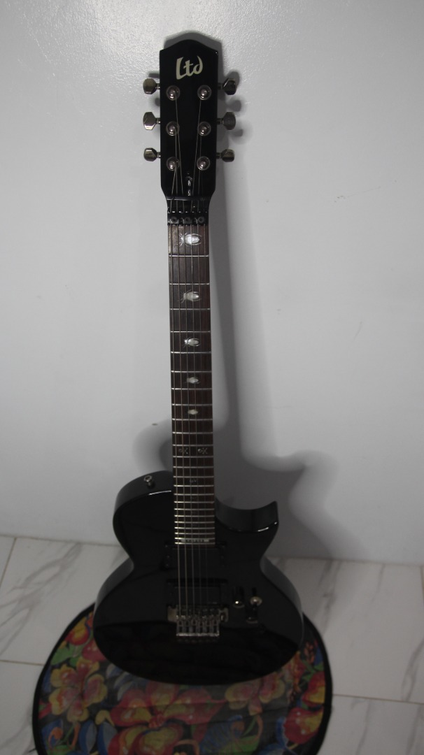 LTD Kirk Hammett Signature (KH-203), Hobbies & Toys, Music & Media ...