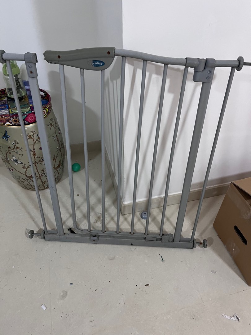 Lucky baby safety gate, Babies & Kids, Baby Nursery & Kids Furniture ...