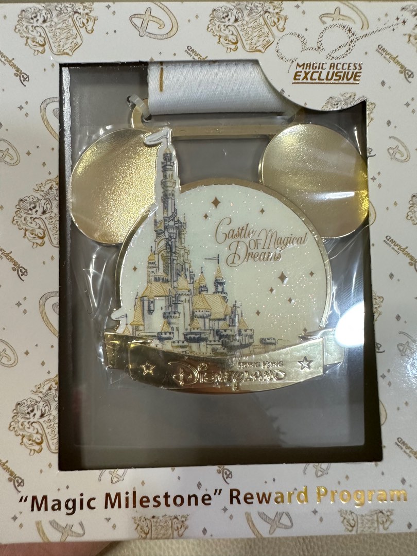 Magic access exclusive pin - 米奇城堡, 其他, 其他 - Carousell