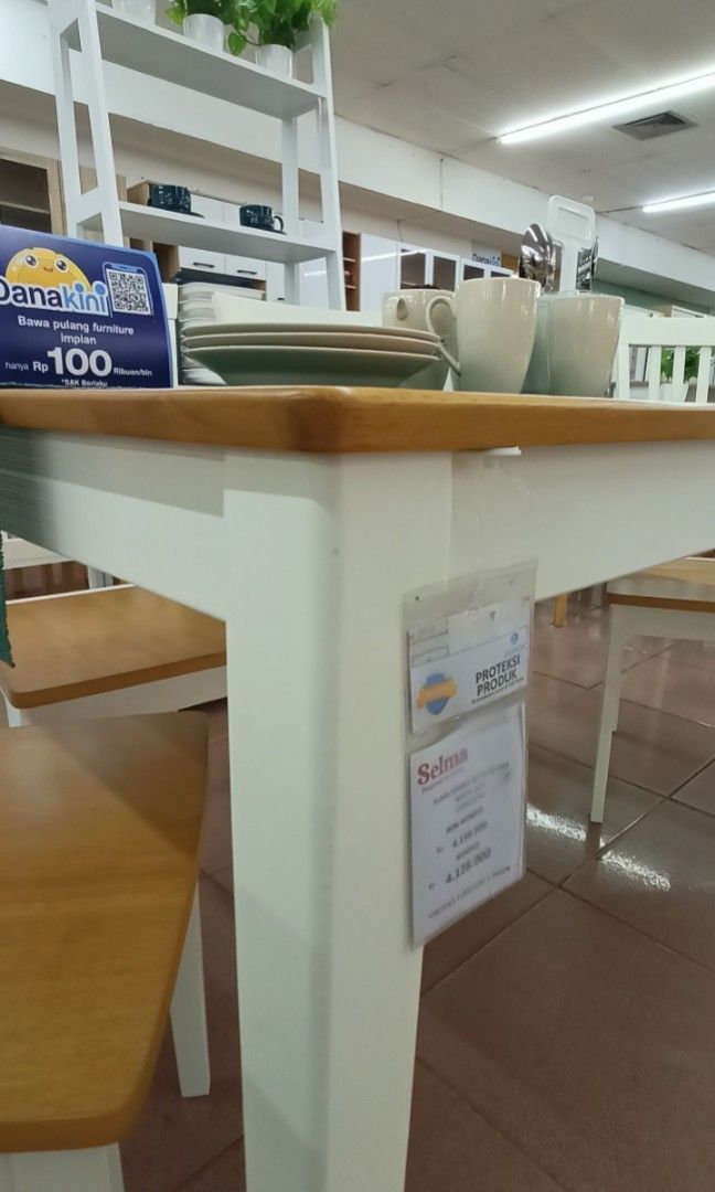 Meja makan estetik, Perabotan Rumah di Carousell