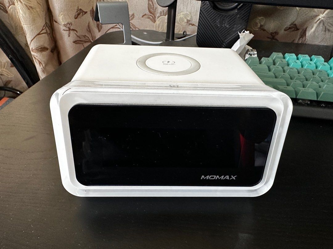 Momax Q.Clock 2 Digital Clock with Wireless Charger and Bluetooth ...