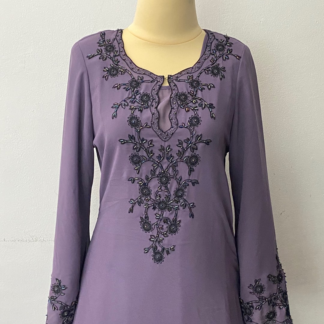 [NO BRAND] Purple Baju Kurung with Beautiful Flower Details, Women's ...