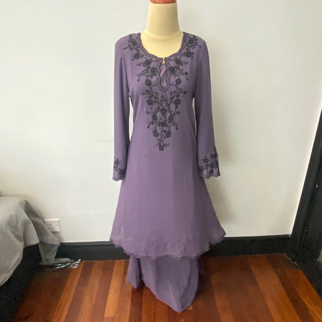 [NO BRAND] Purple Baju Kurung with Beautiful Flower Details, Women's ...