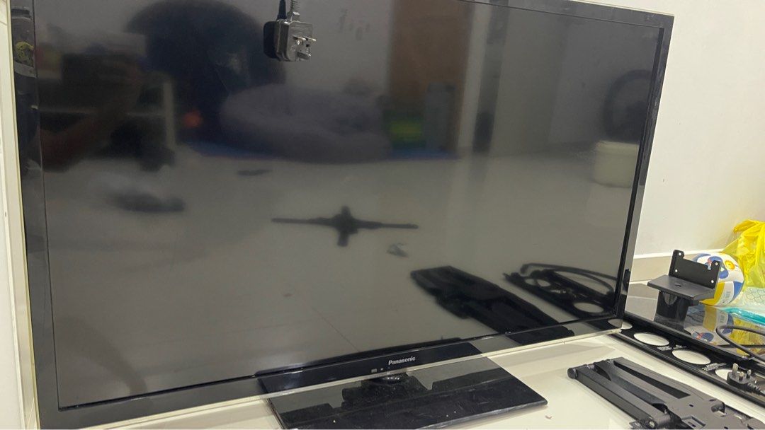 Panasonic 50 inch led tv with adjustable wall bracket, TV & Home ...