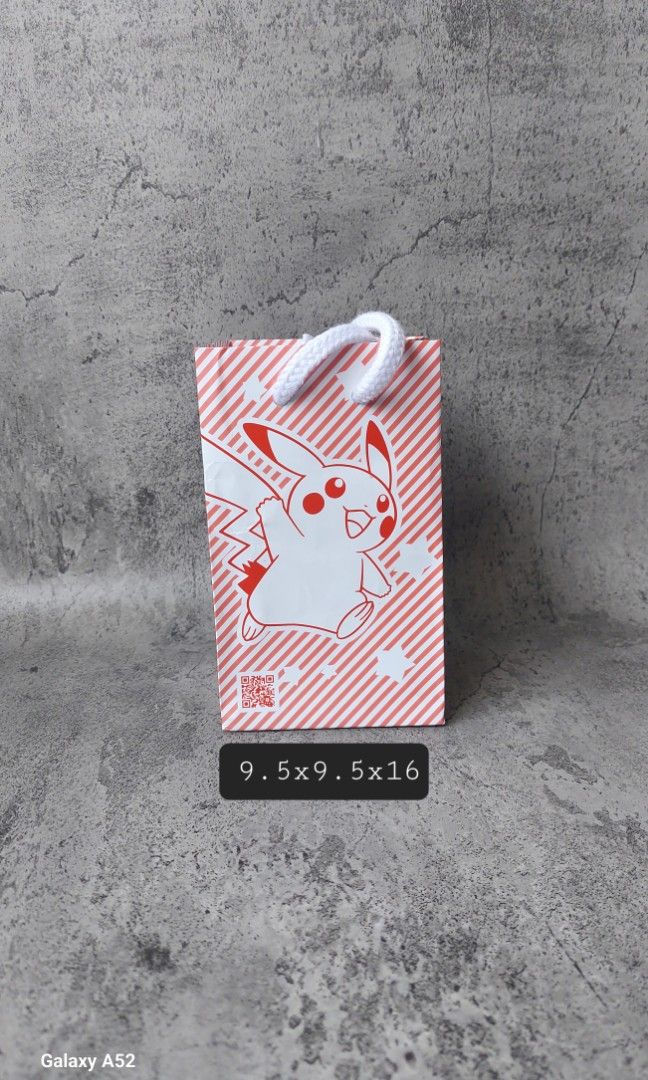 PAPER BAG POKEMON PIKACHU DARI POKEMON CENTER TOKYO JAPAN, Barang Yang ...