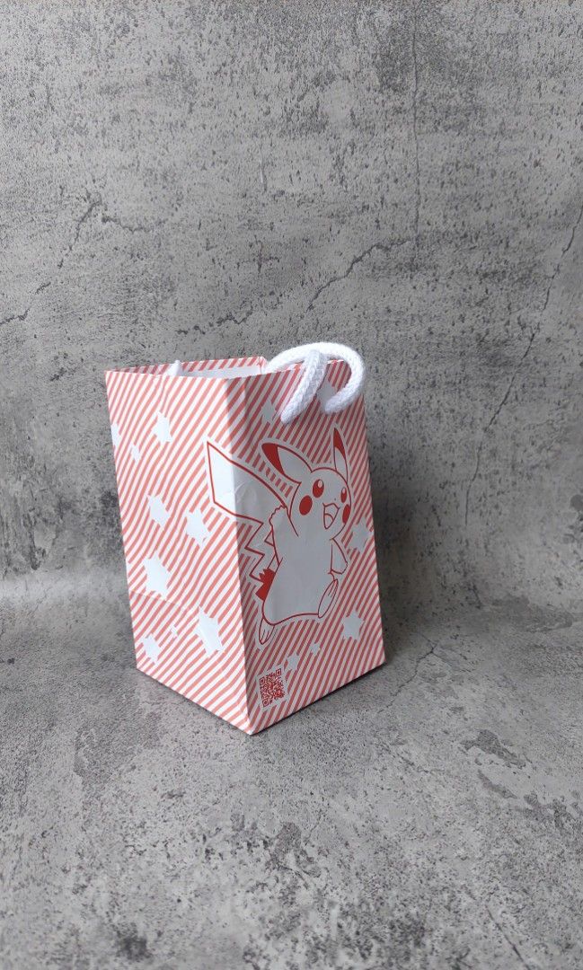 PAPER BAG POKEMON PIKACHU DARI POKEMON CENTER TOKYO JAPAN, Barang Yang ...