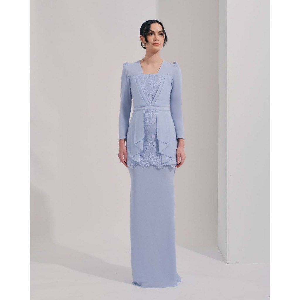 Qiszar raya luxe 2023 size L, Women's Fashion, Muslimah Fashion, Baju ...