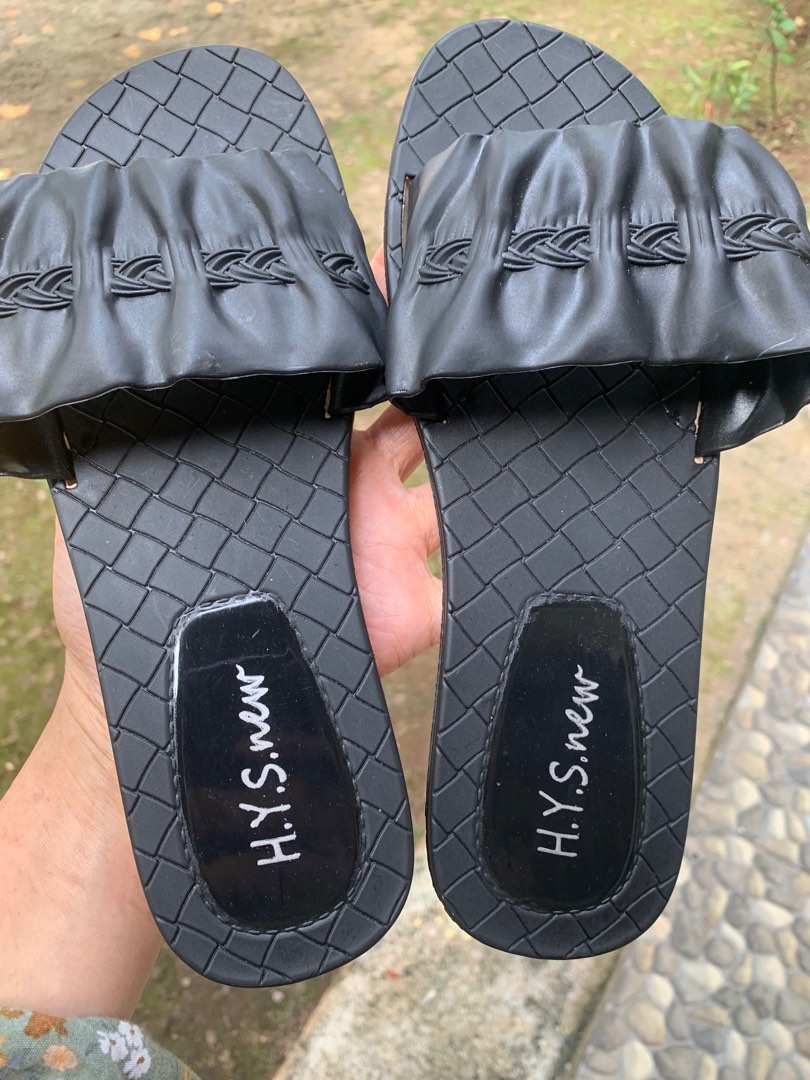 Sandal teplek, Fesyen Wanita, Sepatu di Carousell