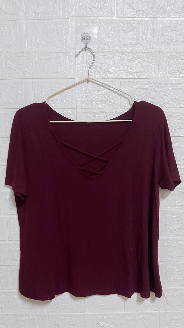 SELLING BRANDED PRE-LOVED CLOTHES: T-009 on Carousell