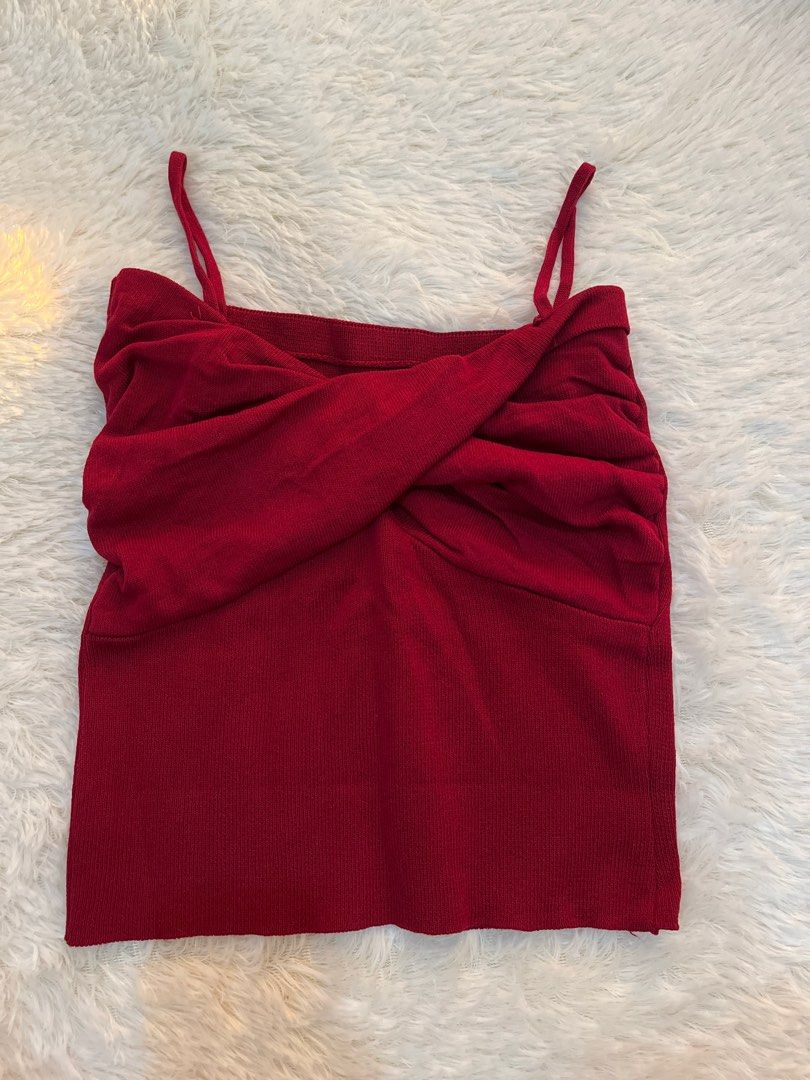 Single Red Top, Women's Fashion, Tops, Sleeveless on Carousell