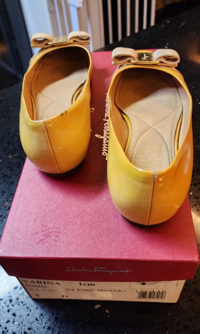 Used Authentic Ferragamo Verina Flats Patent Leather Nude Colour Size 5