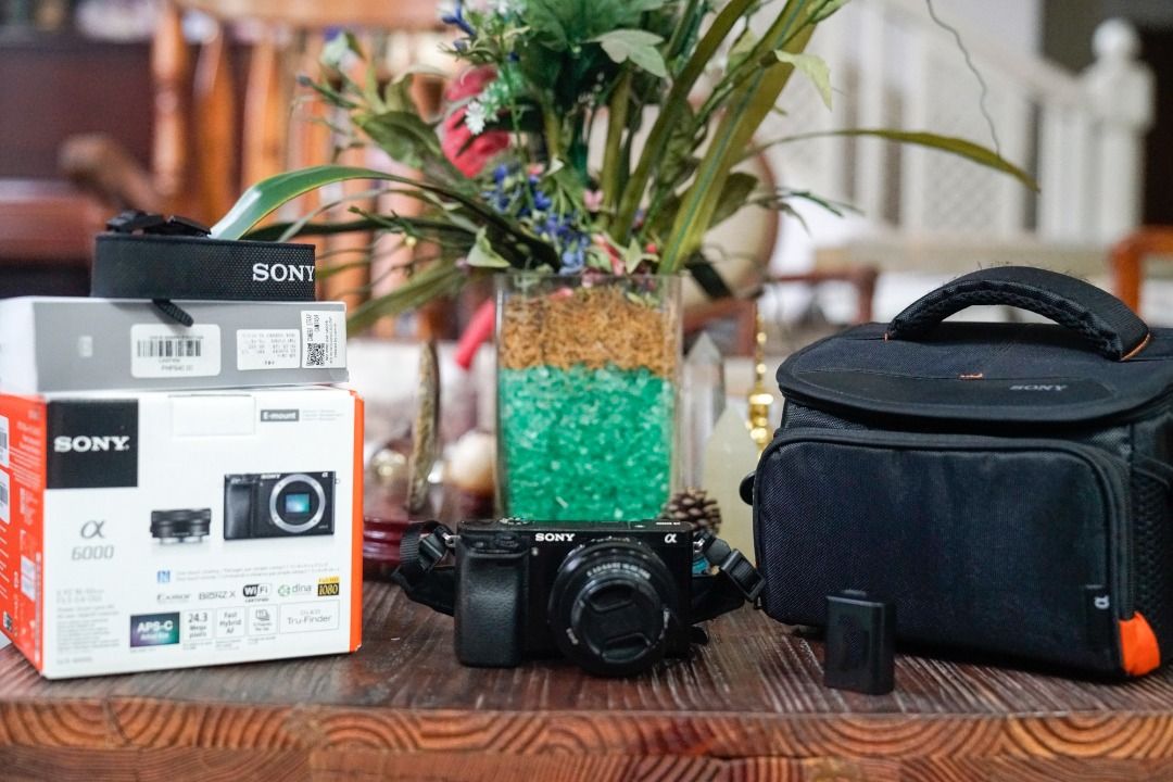 Sony A6000 E-mount camera with APS-C Sensor with Complete Box and Kit ...