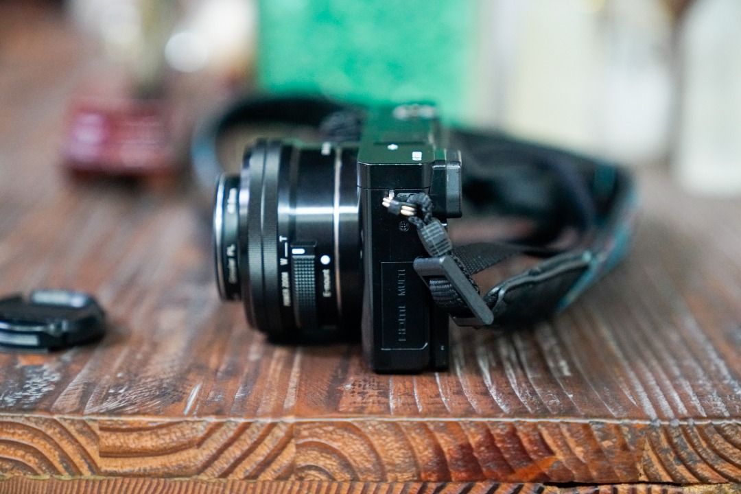 Sony A6000 E-mount camera with APS-C Sensor with Complete Box and Kit ...