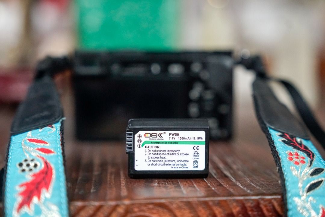 Sony A6000 E-mount camera with APS-C Sensor with Complete Box and Kit ...