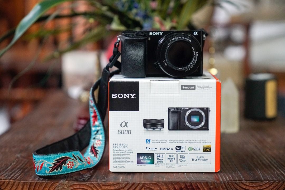 Sony A6000 E-mount camera with APS-C Sensor with Complete Box and Kit ...