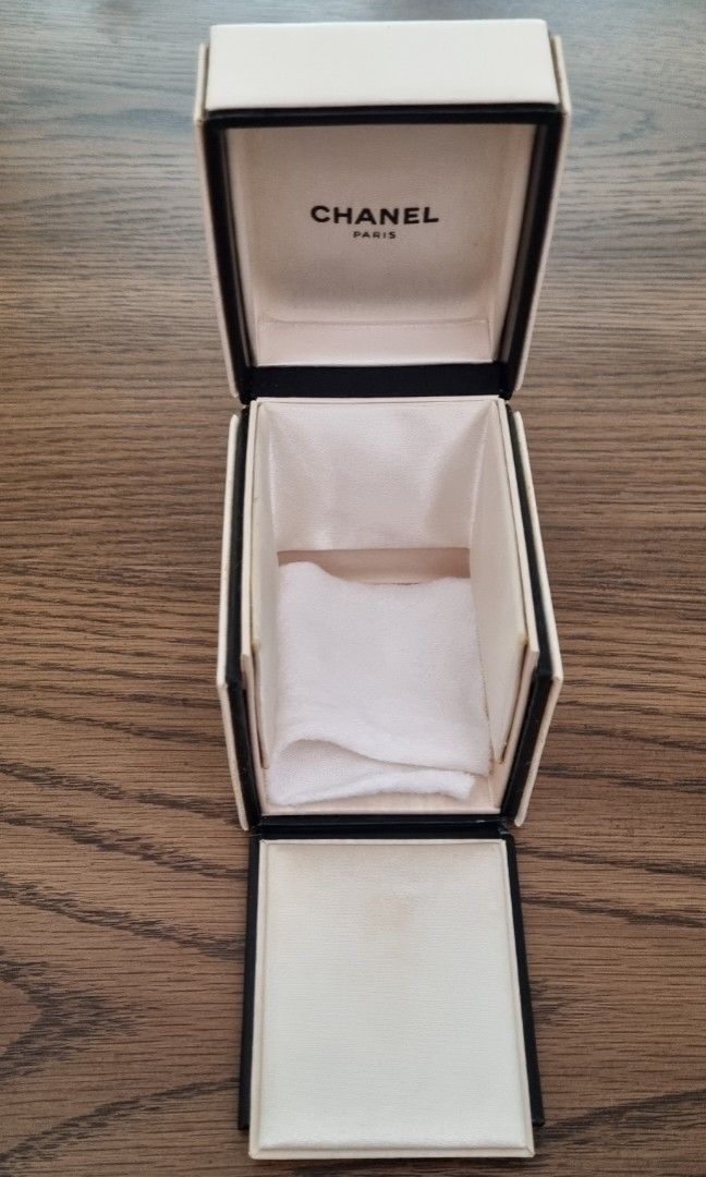 Chanel Vintage Box, Women's Fashion, Jewelry & Organisers, Accessory ...