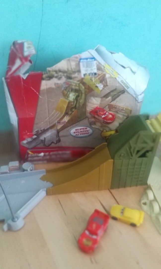 disney cars mattel sarge's stuntin surplus playset.k001, Toys ...