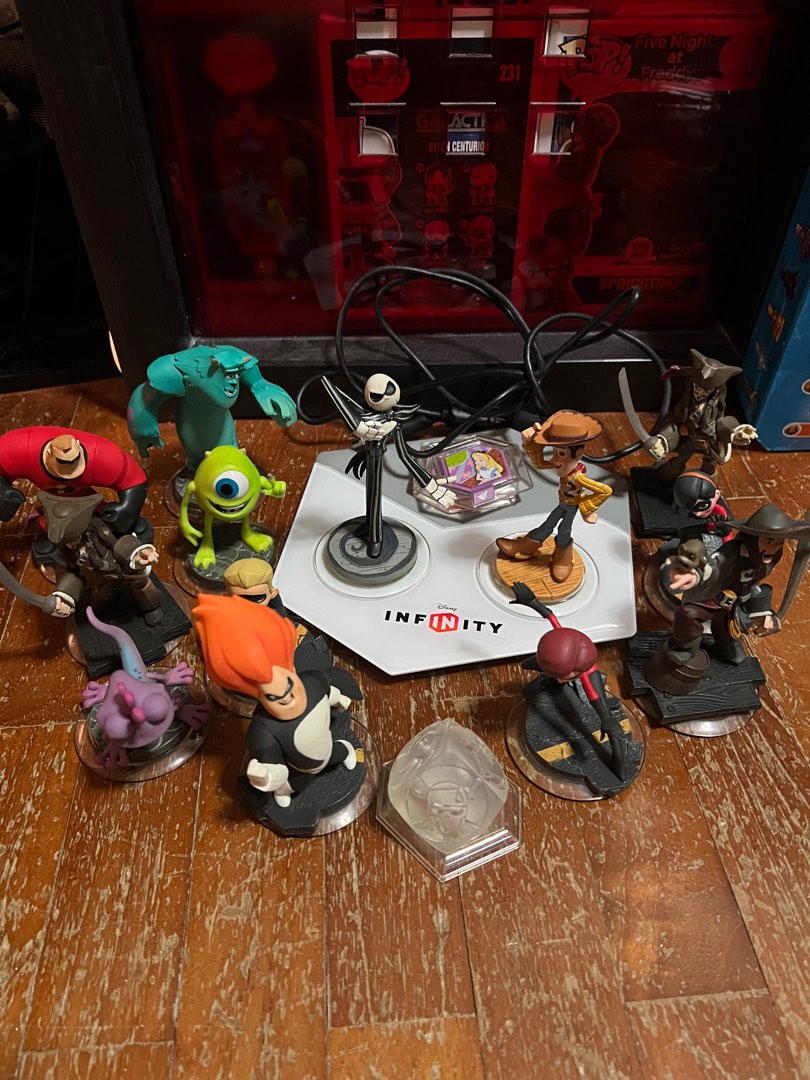 Disney Infinity 1.0 Characters and base plate, Hobbies & Toys, Toys ...