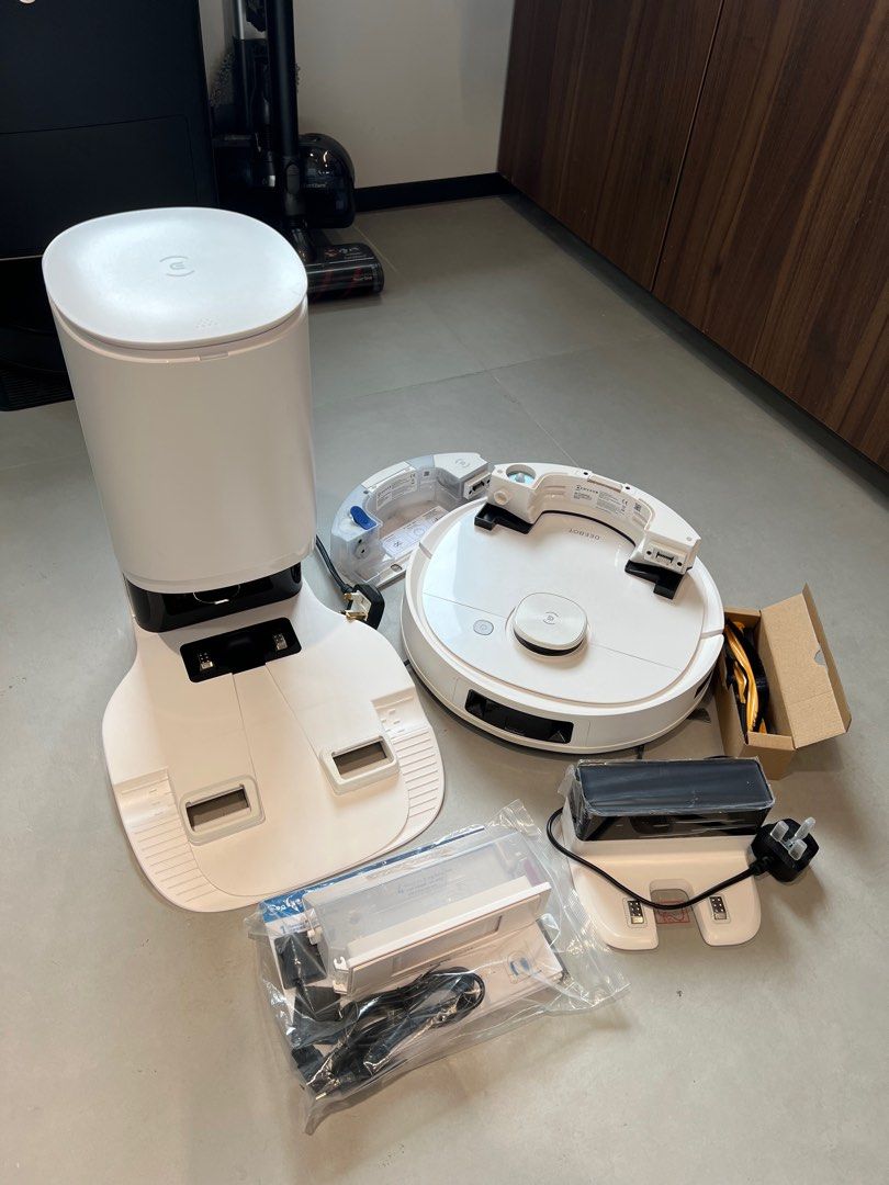 ECOVACS DEEBOT T9+ with auto-empty station, TV & Home Appliances ...
